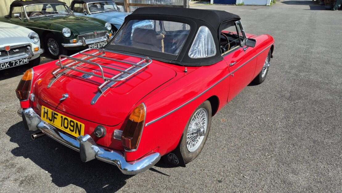 MGB HERITAGE SHELL 1974 - Former Glory