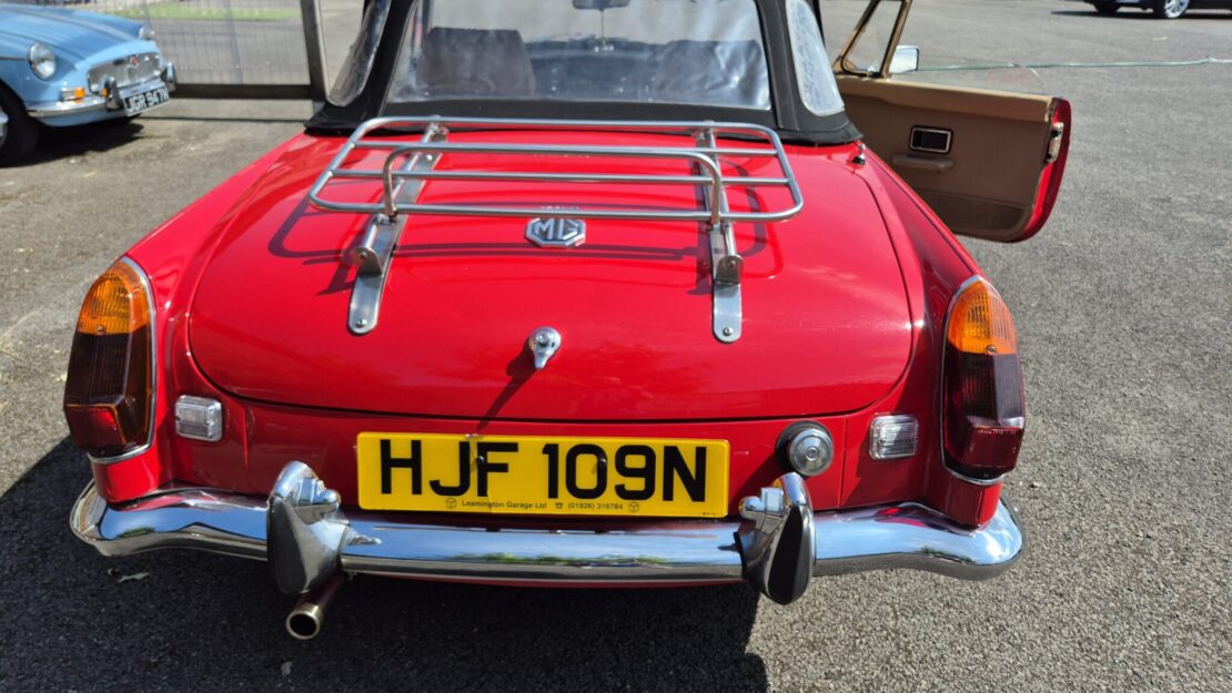 MGB HERITAGE SHELL 1974 - Former Glory